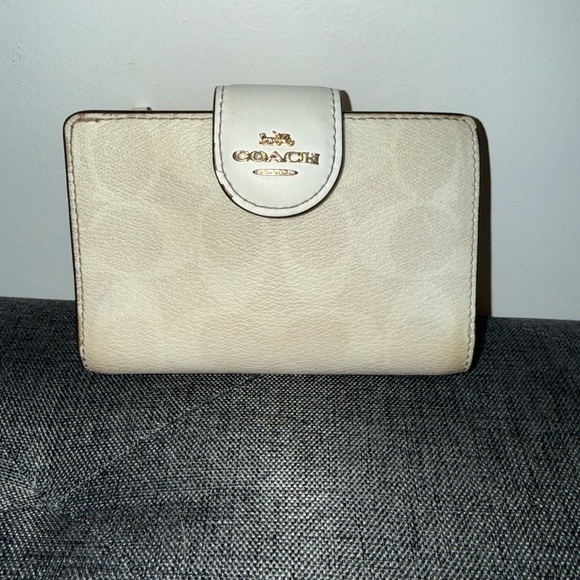 Coach | Bags | Coach Corner Zip Wallet Ivory Cream Signature Print ...